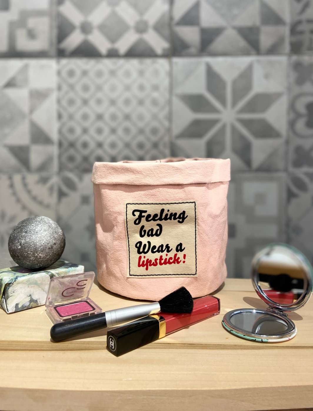 Washable paper bag - WEAR A LIPSTICK - MAKOSHA Bags - Handmade Luxury Bags